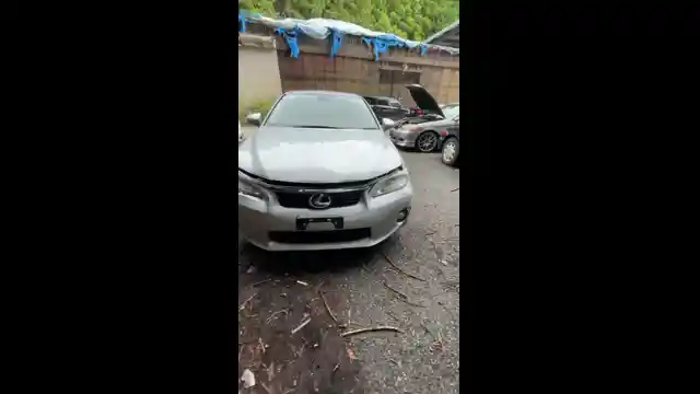 Превью видео о Дверь передняя правая на LEXUS CT200H ZWA10 2ZR-FXE, Toyota во Владивостоке.