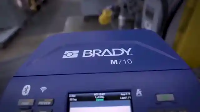 Портативный принтер этикеток BRADY M710 видео